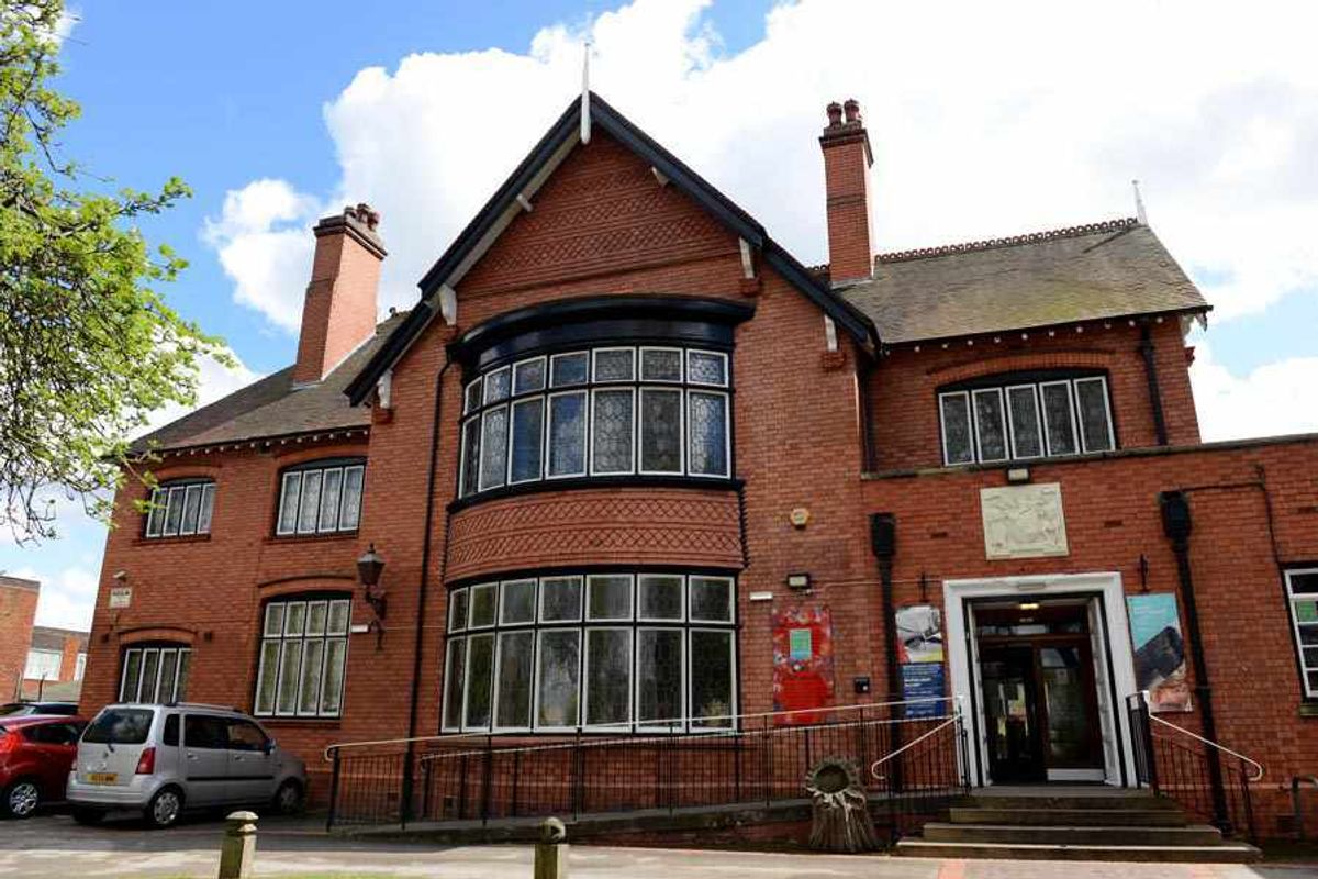Bilston Library move put on ice | Express & Star
