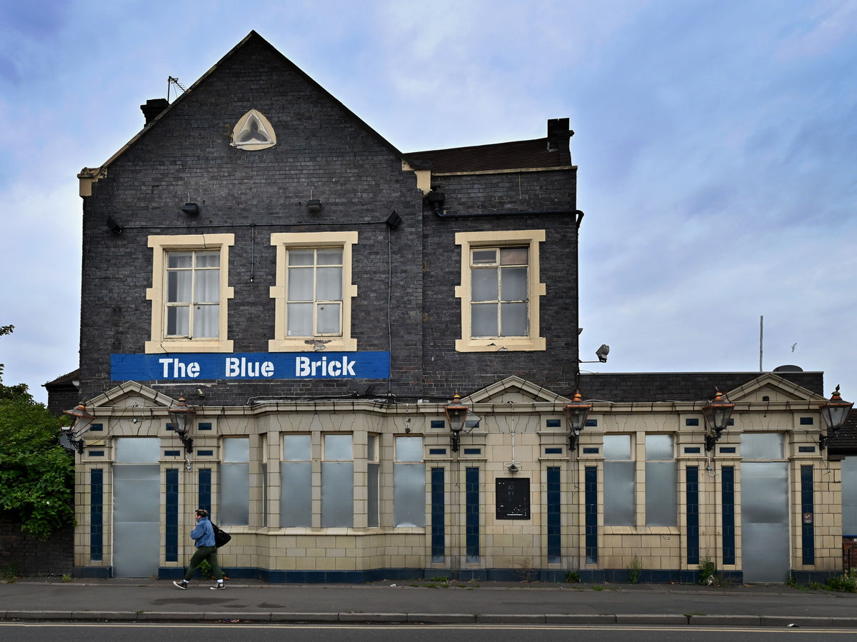 '1,000 jobs could go' - 230 West Midland pubs could shut next year due ...