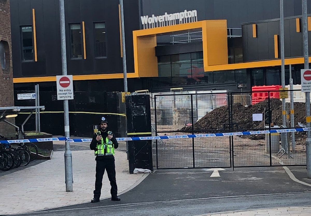 Bomb squad call as unexploded Second World War device found in canal ...