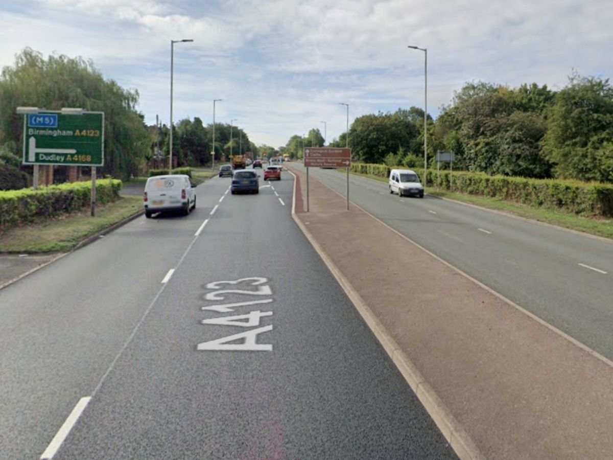 'Major disruption' on Dudley main road due to crash | Express & Star