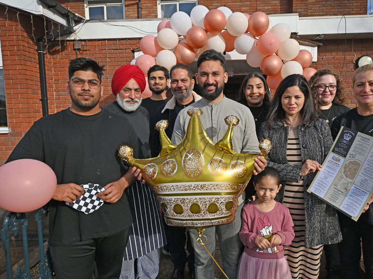 Dudley pub reports brisk trade on the day it reopens | Express & Star