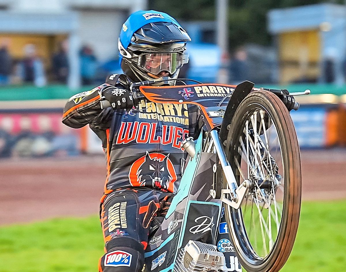 Wolves lose but still claim place in final | Express & Star