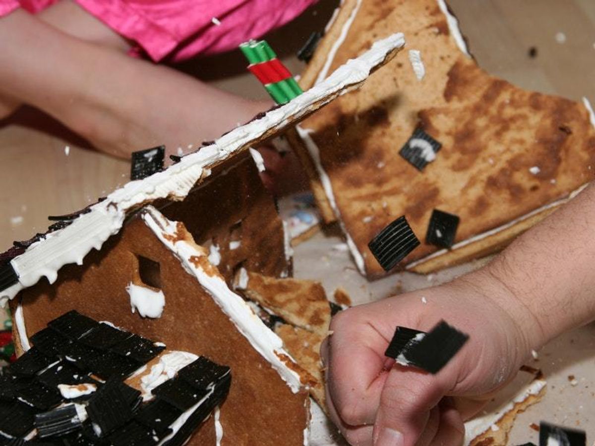 These gingerbread house fails prove that biscuit-based architecture is ...