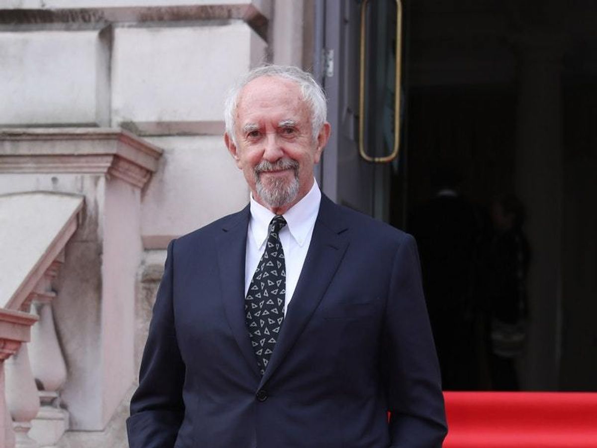 Former Bond villain Jonathan Pryce jokes he wants to be the next 007 ...