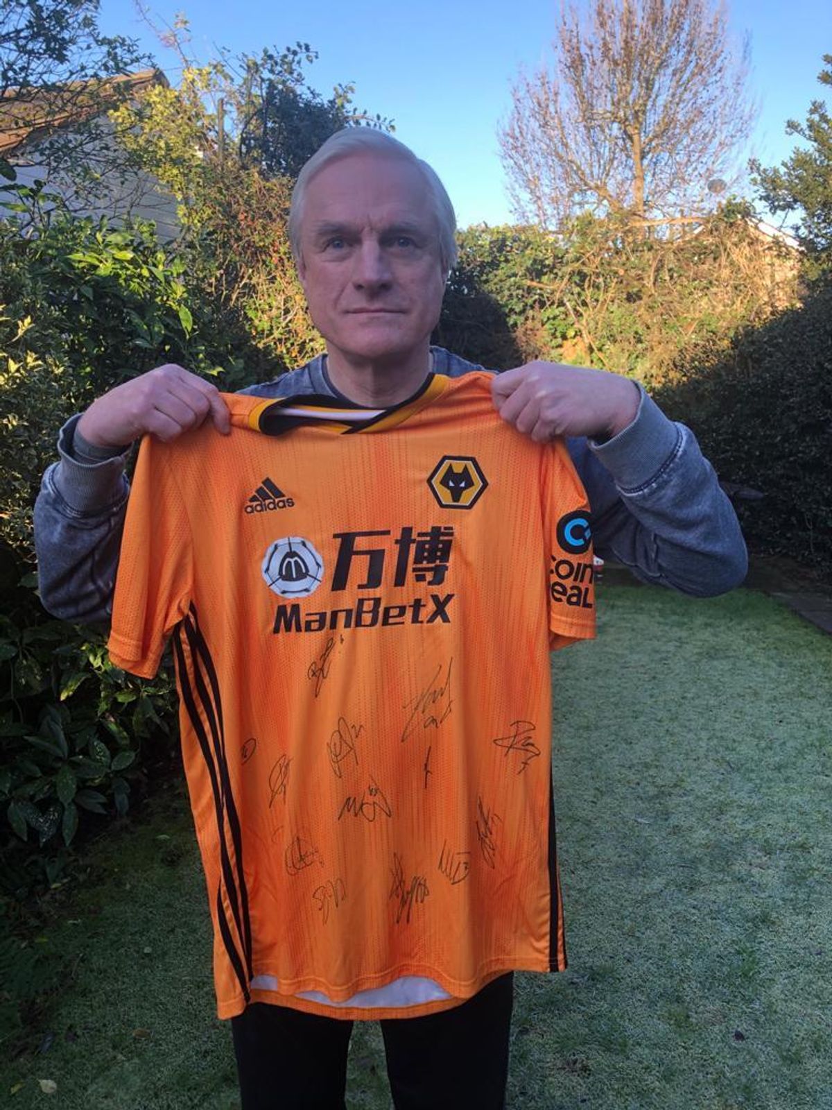 Former Wolves man Mel Eves gets shirty to help out city Samaritans ...