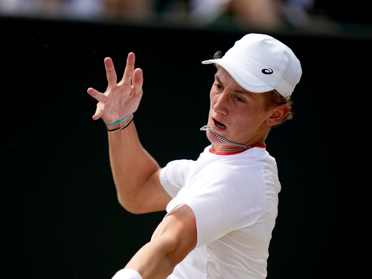 Wolverhampton's Henry Searle into Wimbledon boys' singles final ...