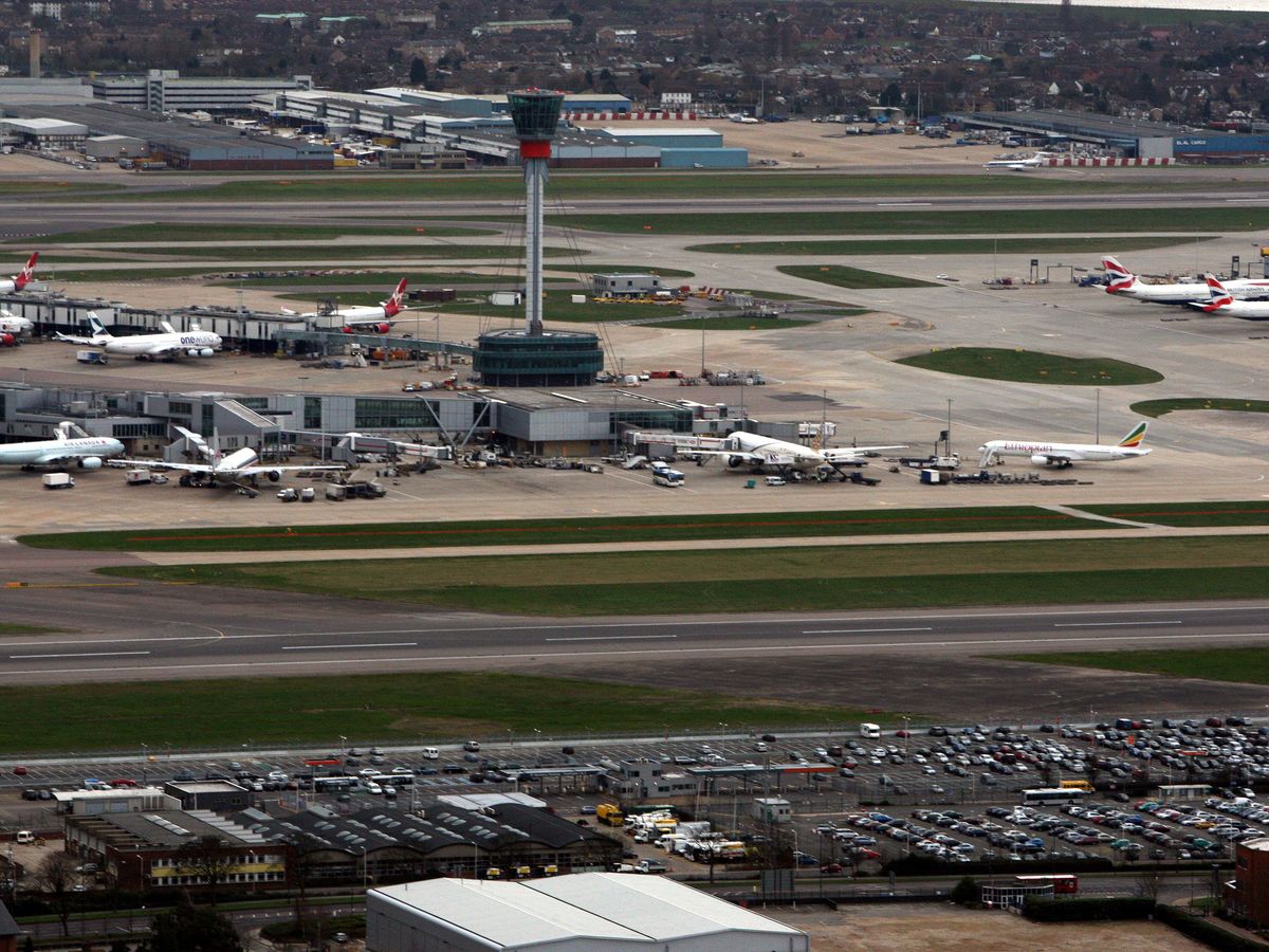 Hotel tycoon unveils rival Heathrow expansion plan with shorter third runway | Express & Star