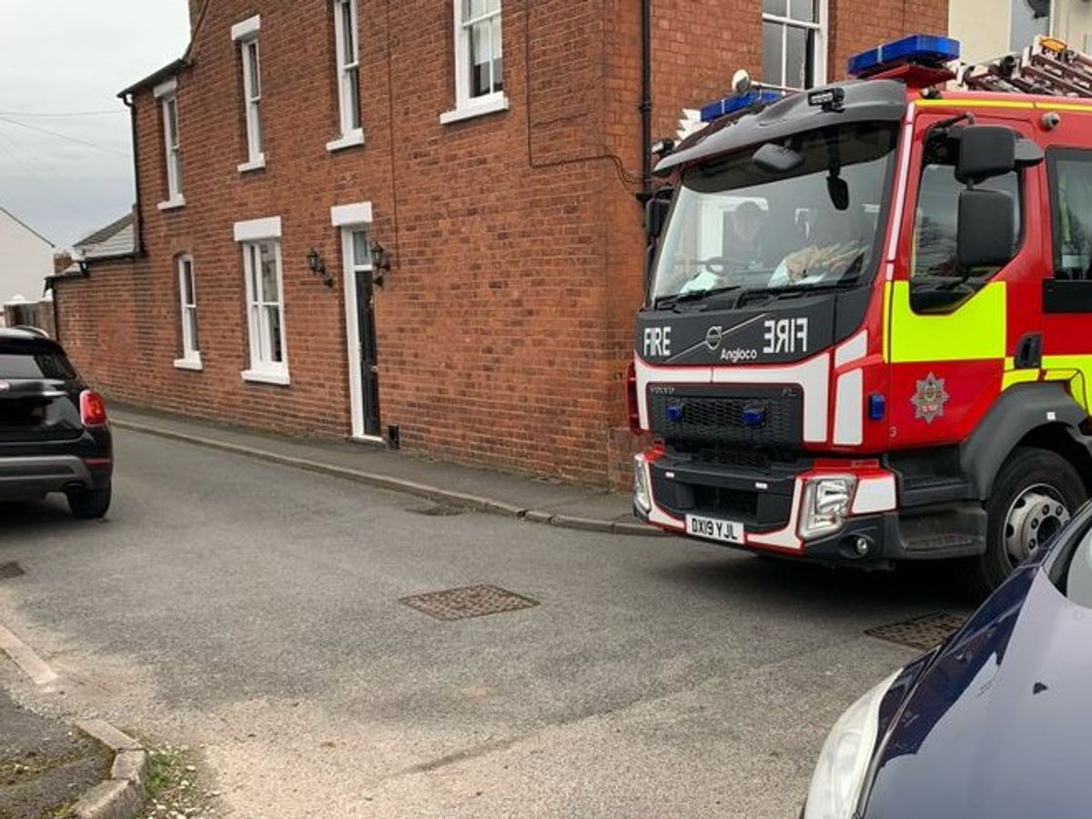 Wolverhampton fire crew struggles to reach address due to badly parked ...