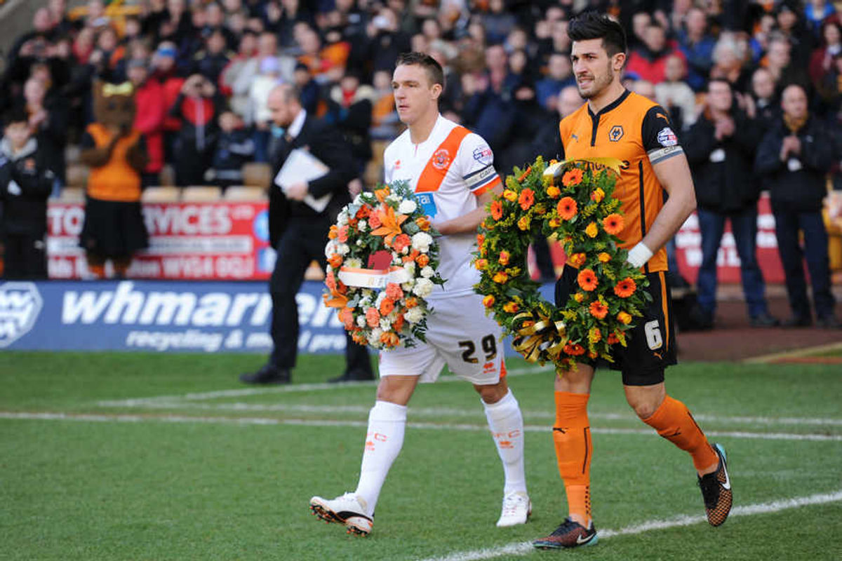 Wolves skipper's wreath pays tribute to Sir Jack | Express & Star
