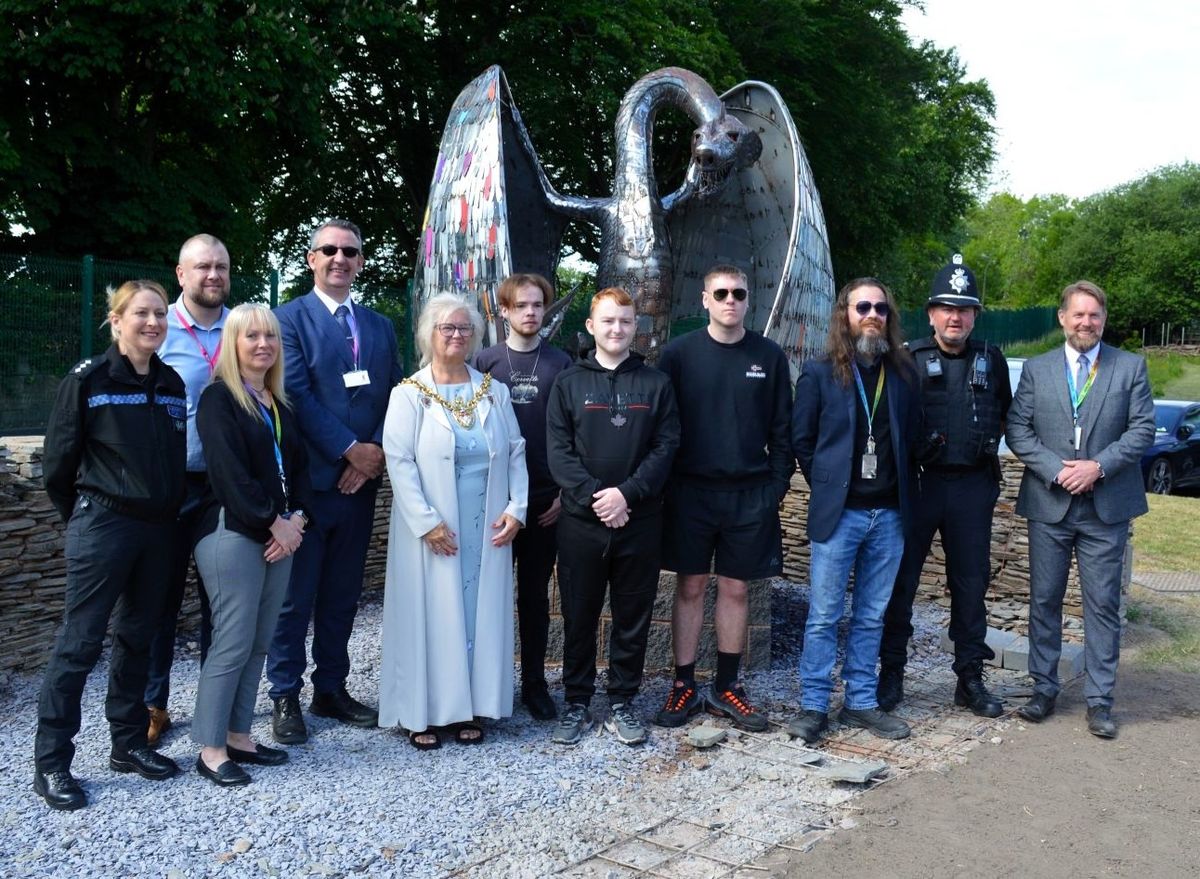 Four-metre Knife Dragon unveiled... will breathe fire into Welsh ...