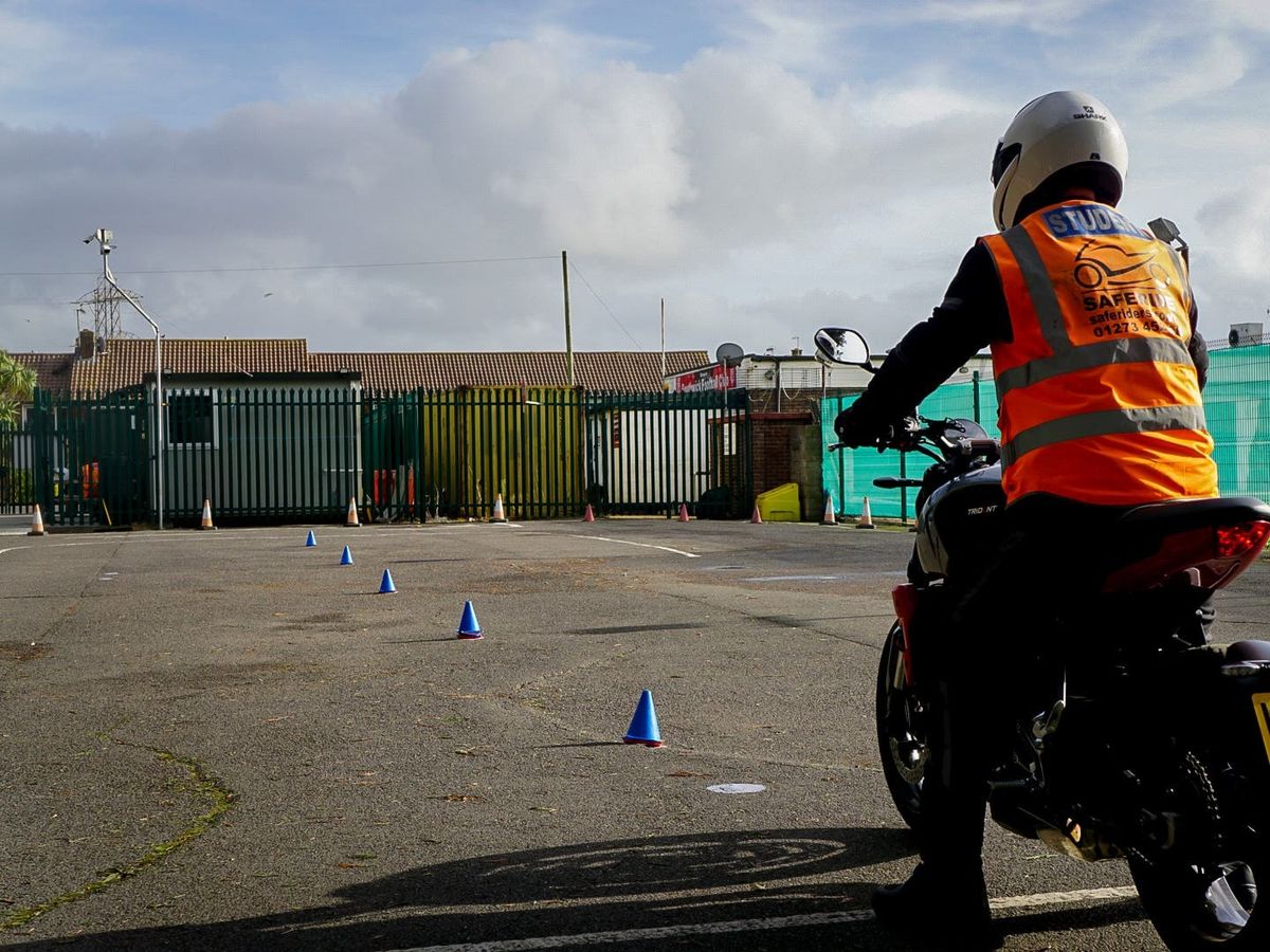 What do I need to know about passing my motorcycle test: Module 1 ...