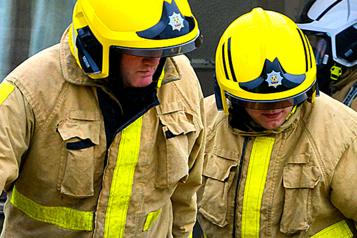 'Avoid the area' Wolverhampton fire crews battle a blaze in the early ...