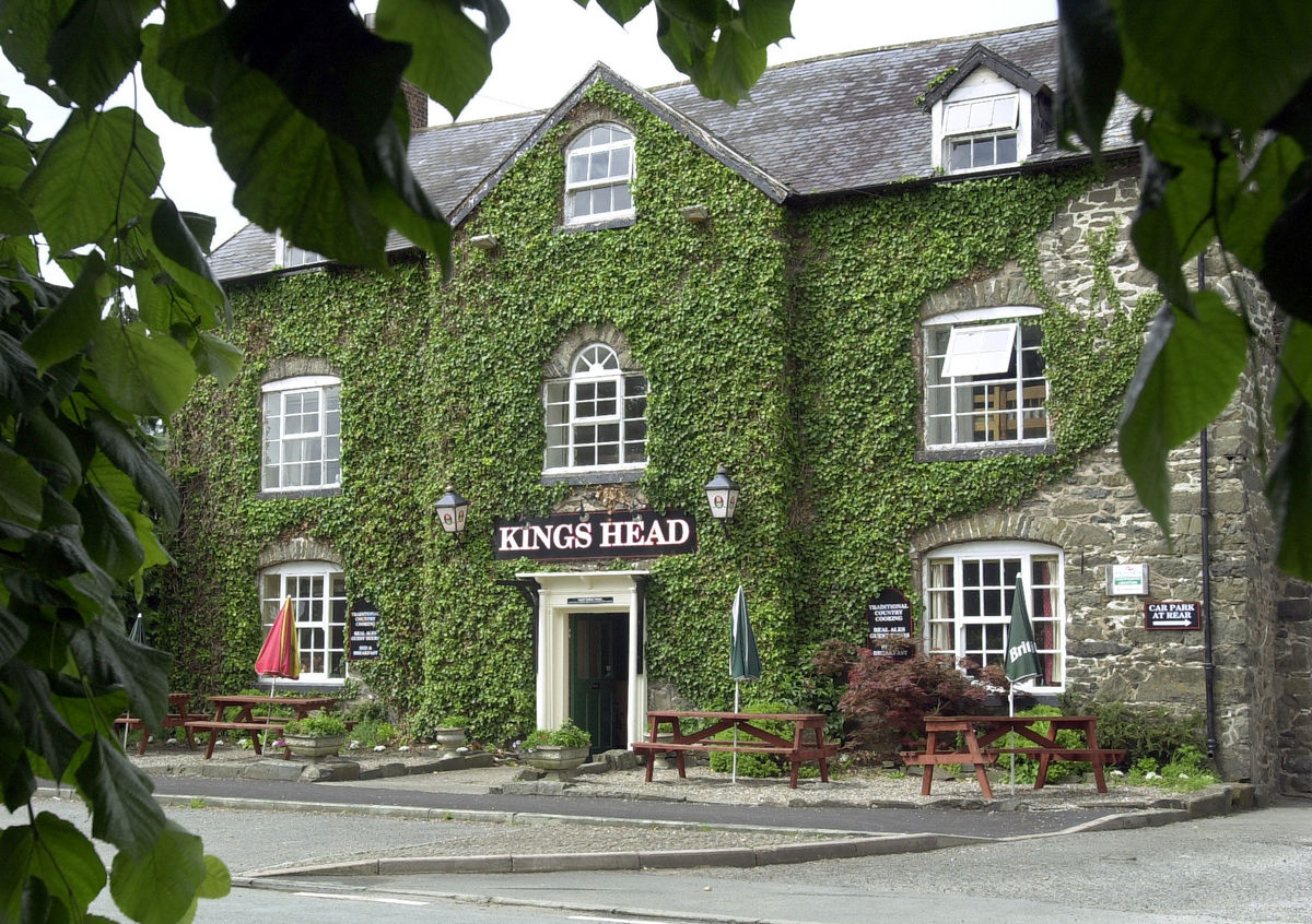 Cooperative should be formed to bring Meifod pub back to life ...