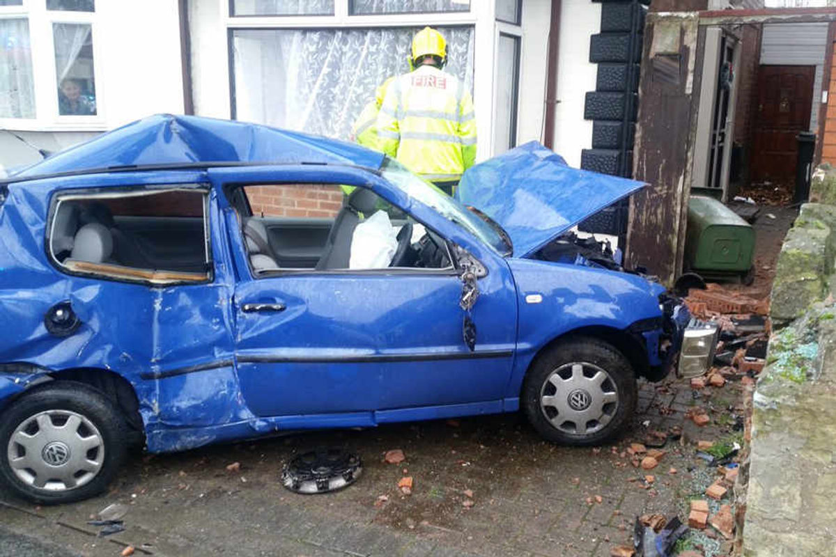 Driver 'makes off from scene' of Wolverhampton crash after being helped ...