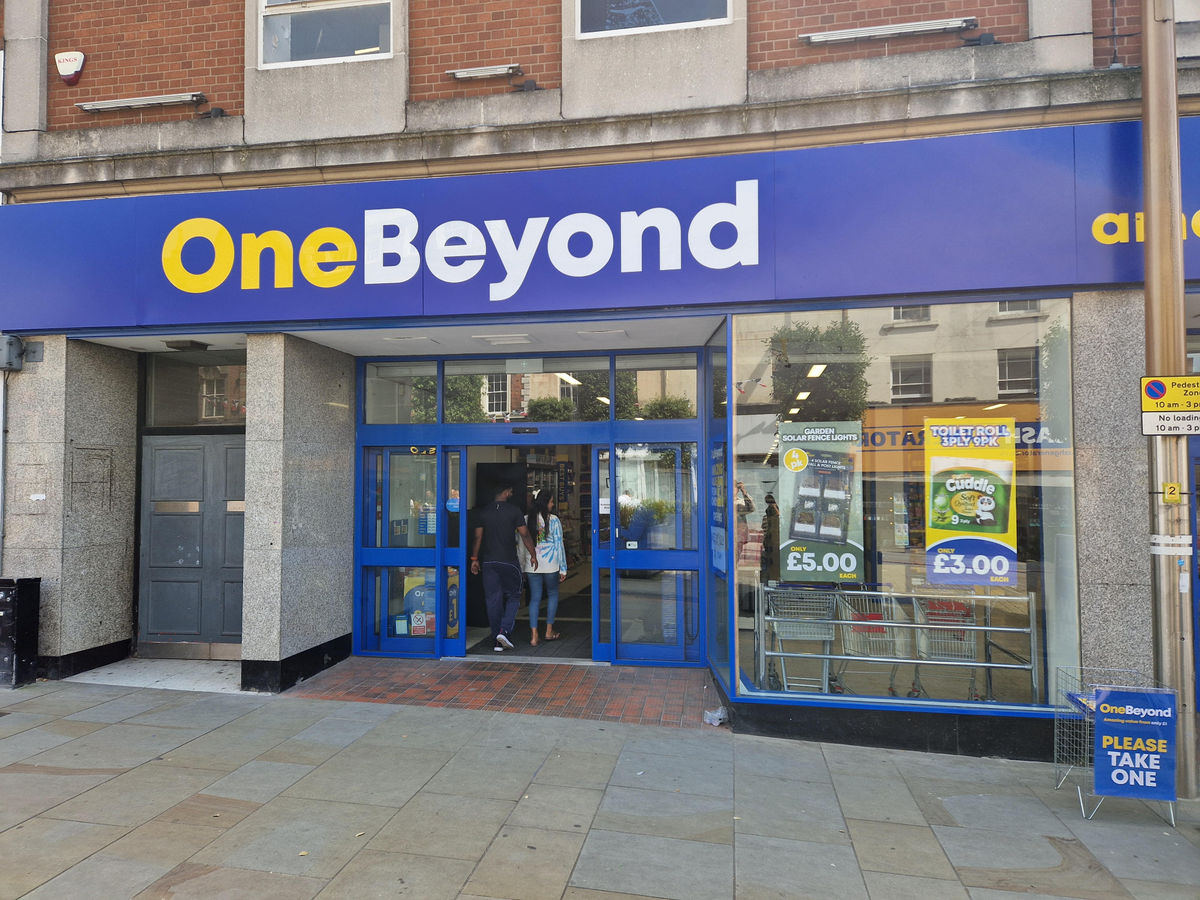 Dudley locals flood to new high street offering as discount store One ...
