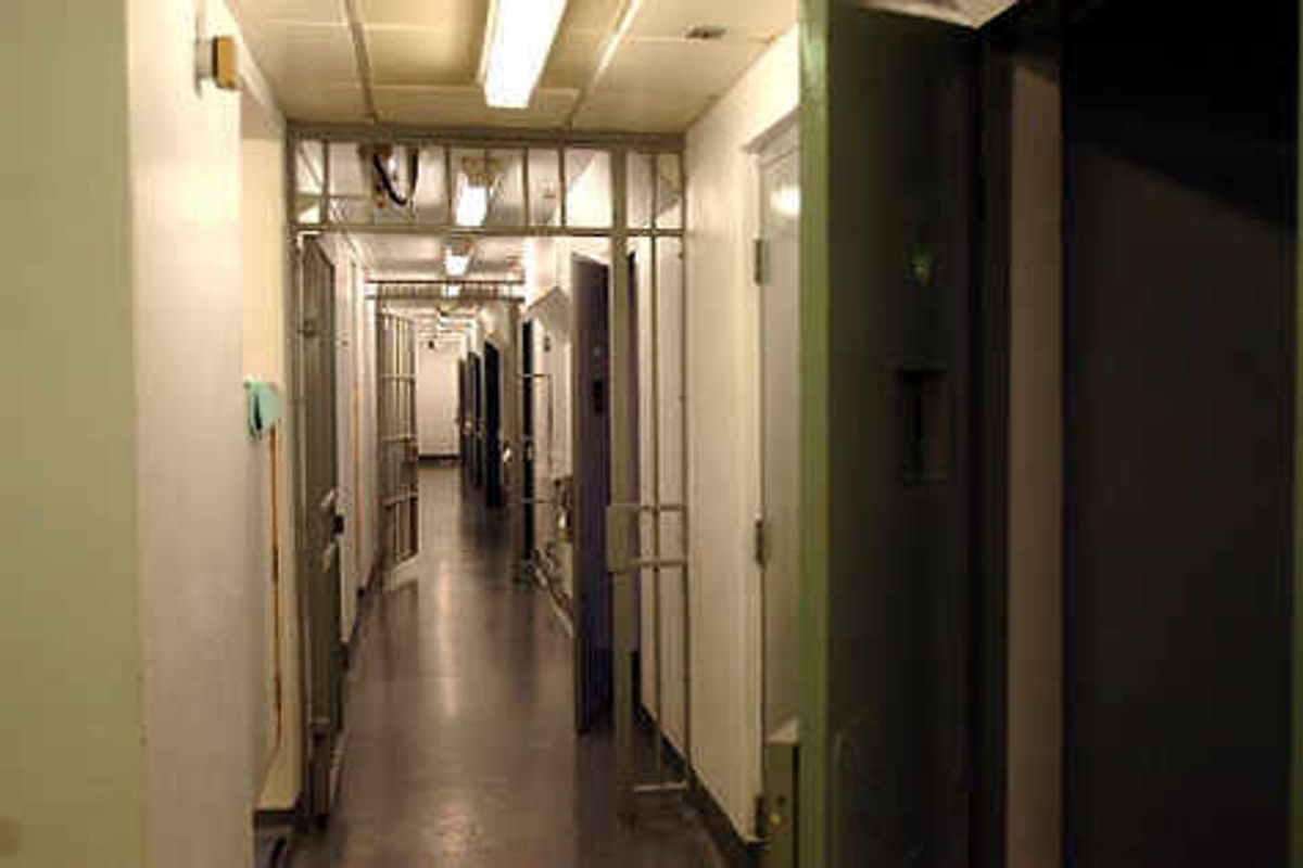 Inspectors condemn forces's police cells | Express & Star