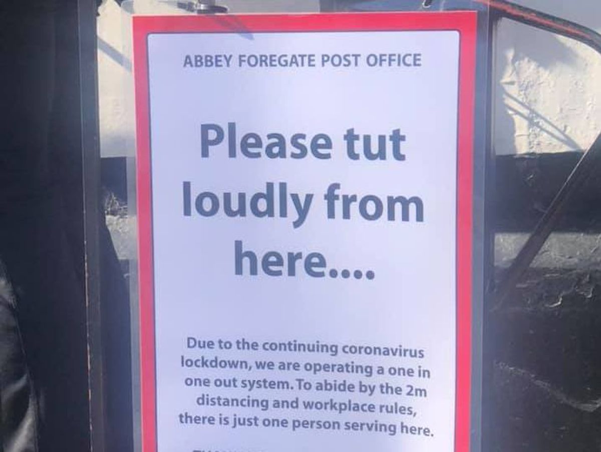 'Please tut loudly from here': Impatient queuers delivered cheeky signs ...