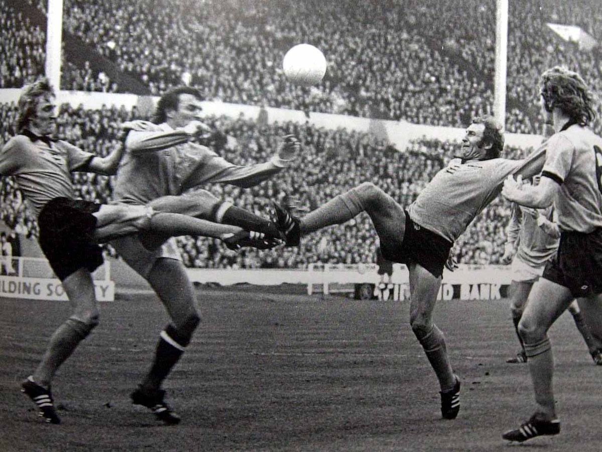 Wolves old boys pledge support for hero Mike Bailey | Express & Star