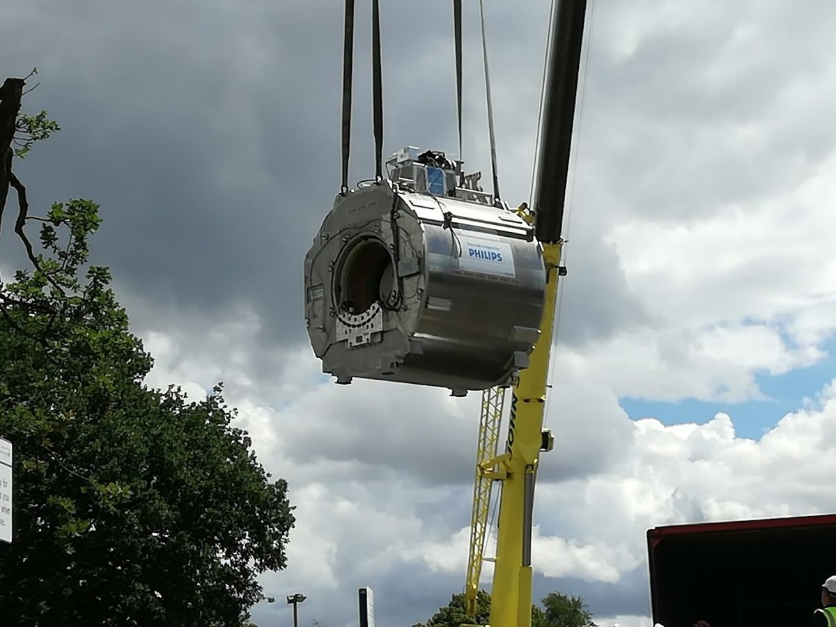 Huge crane lifts MRI scanner from Telford hospital - with pictures ...