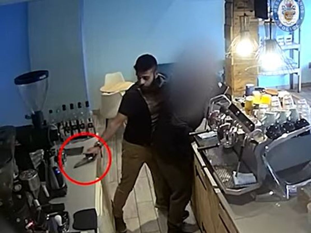 WATCH: Dramatic footage shows off-duty officer disarm suspected gunman ...