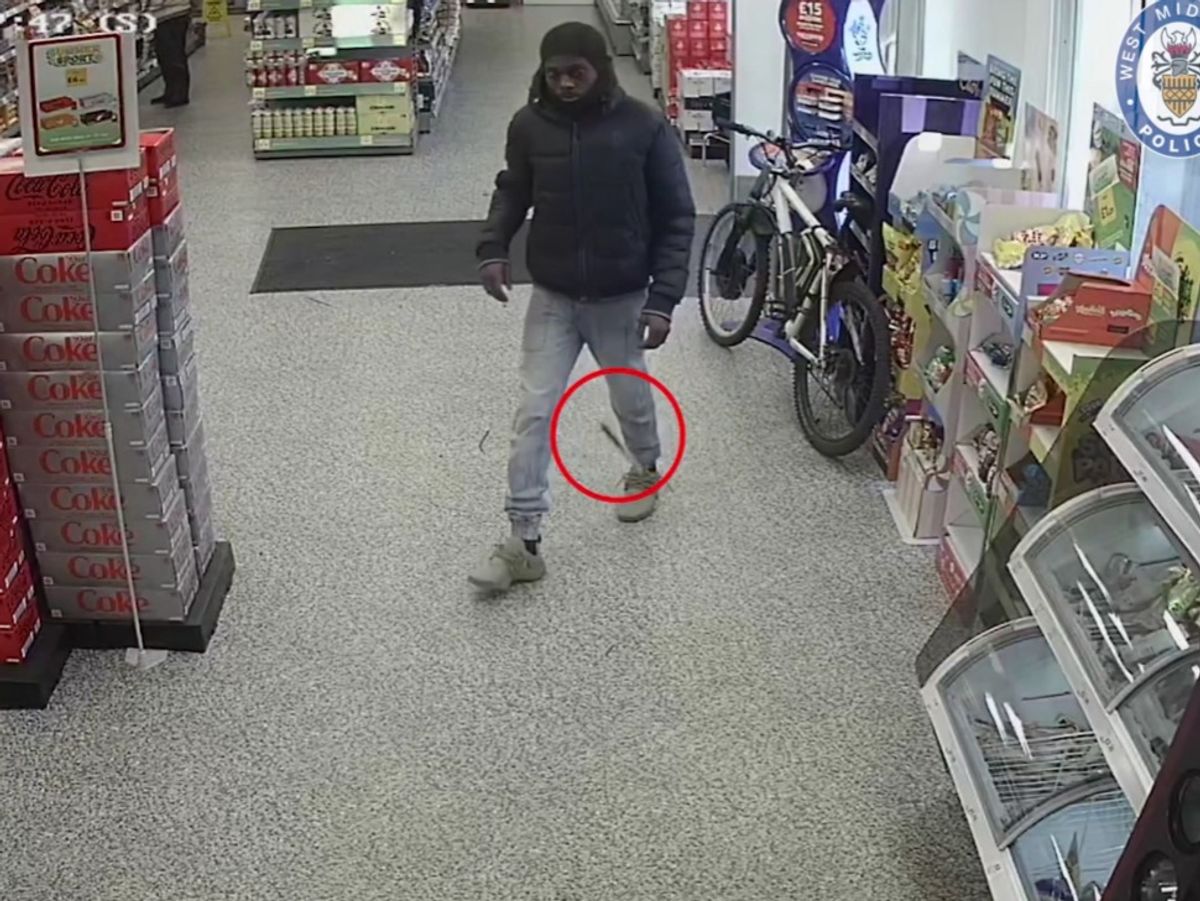 Watch: Man seen dropping knife on shop floor in front of shoppers ...