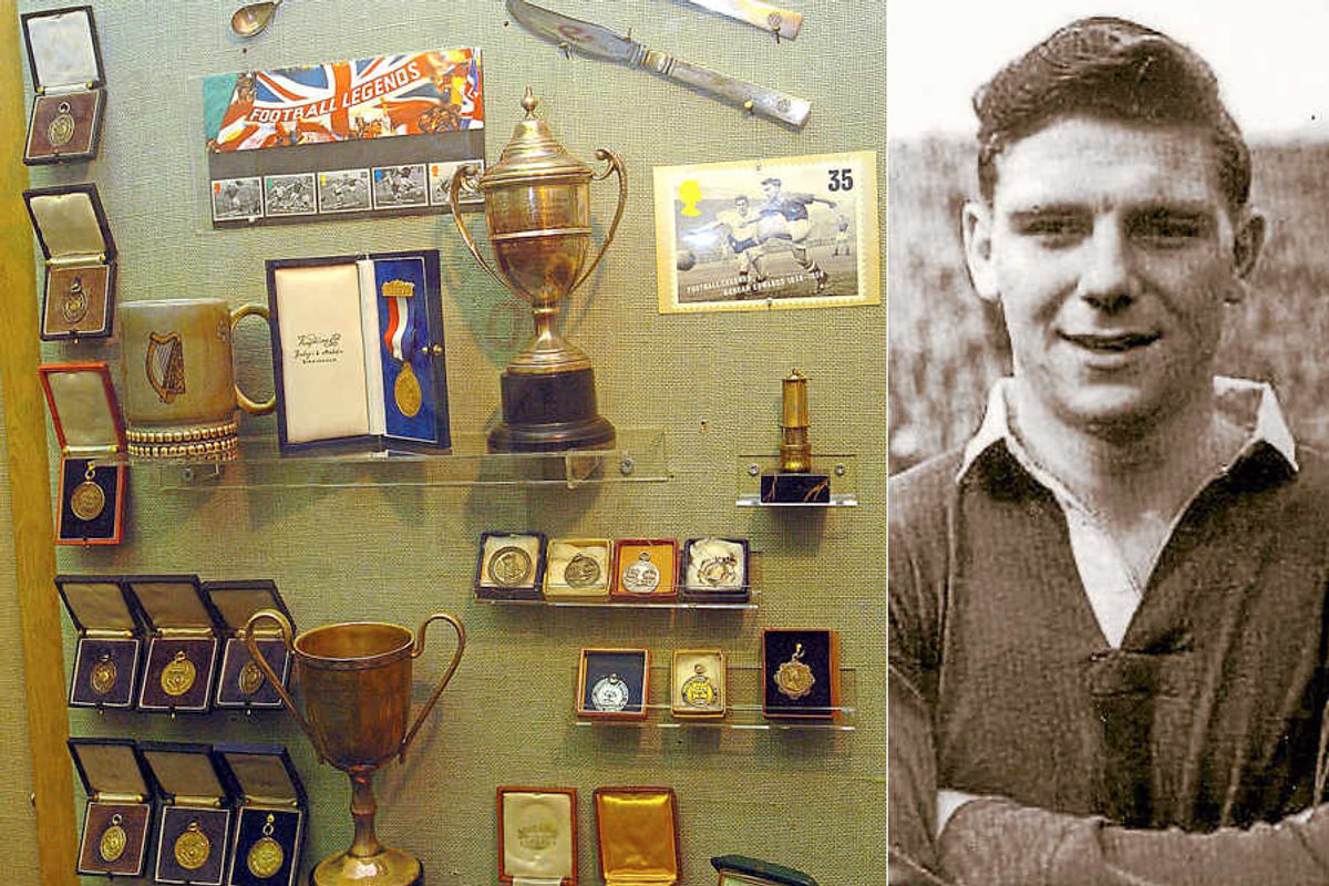 Manchester United wants to buy Dudley's Duncan Edwards collection ...