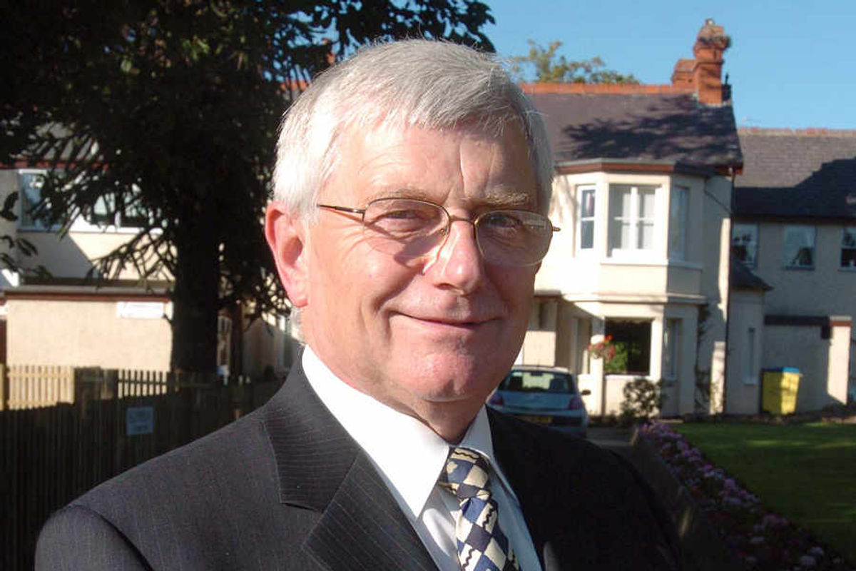 Tributes are paid to council deputy chief David Billson | Express & Star