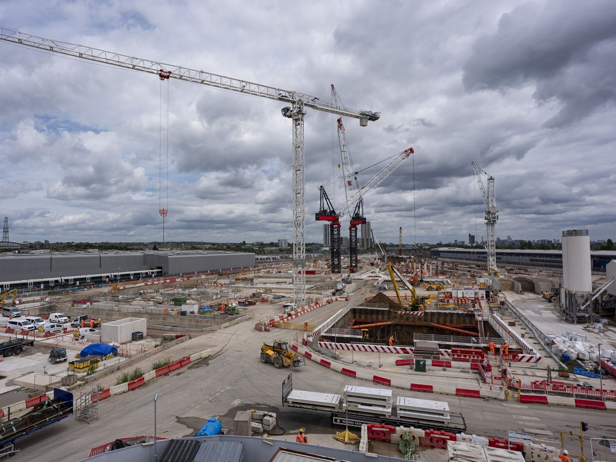 'We are a laughing stock' - Minister's astonishing admission as HS2 ...