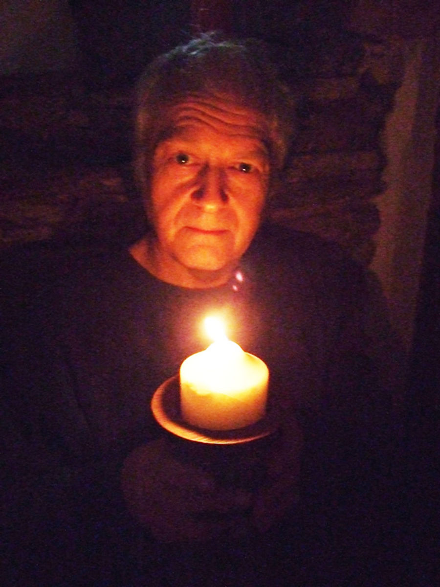 Renowned author and former Mid Wales journalist has passed away ...