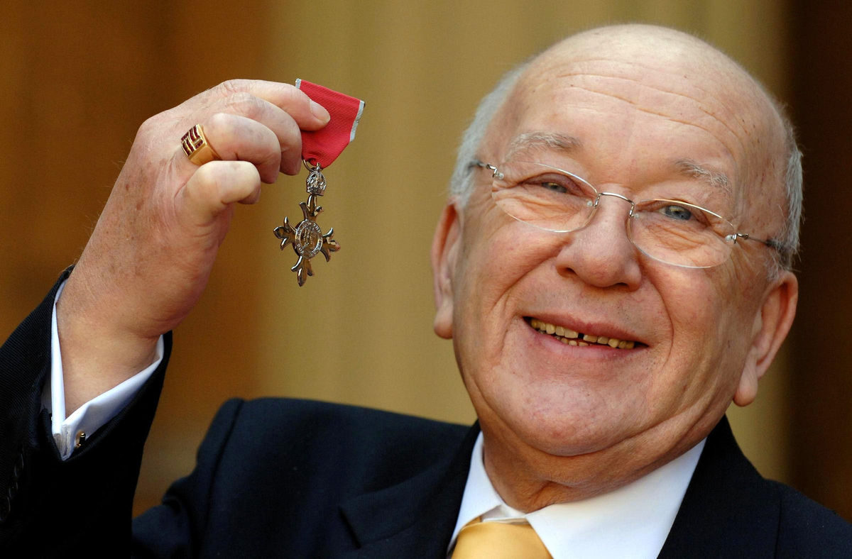 Shropshire's John Challis pays tribute to Corrie actor Roy Barraclough ...