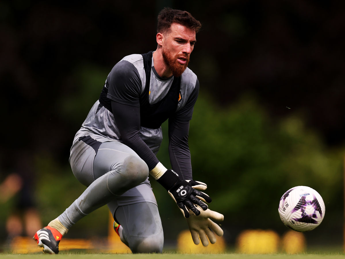 Gary O'Neil makes Jose Sa admission with decision to be made on Wolves ...