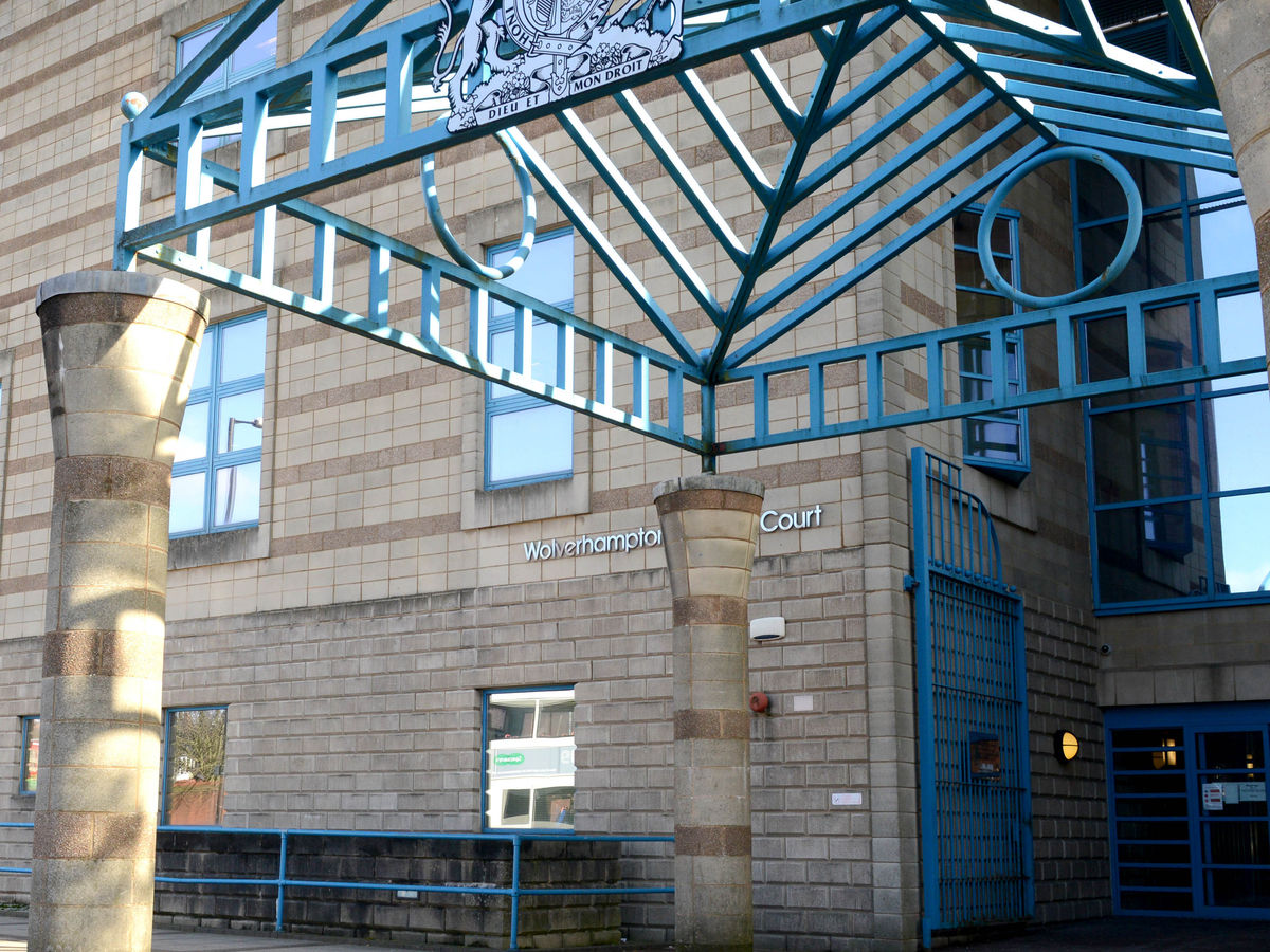 Robber tried to snatch motorist's handbag to feed £300-a-day cocaine ...