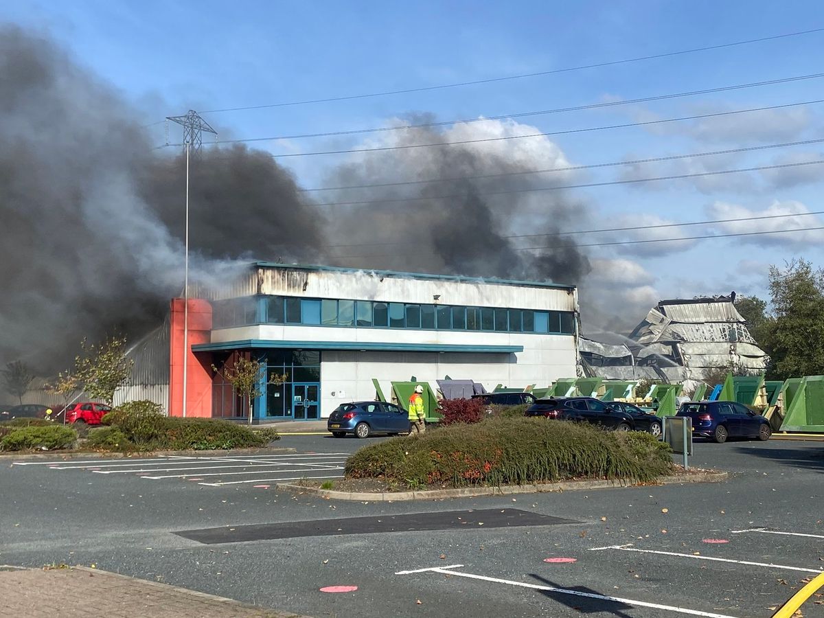Wednesbury fire: Smoke billows out from major factory blaze | Express ...