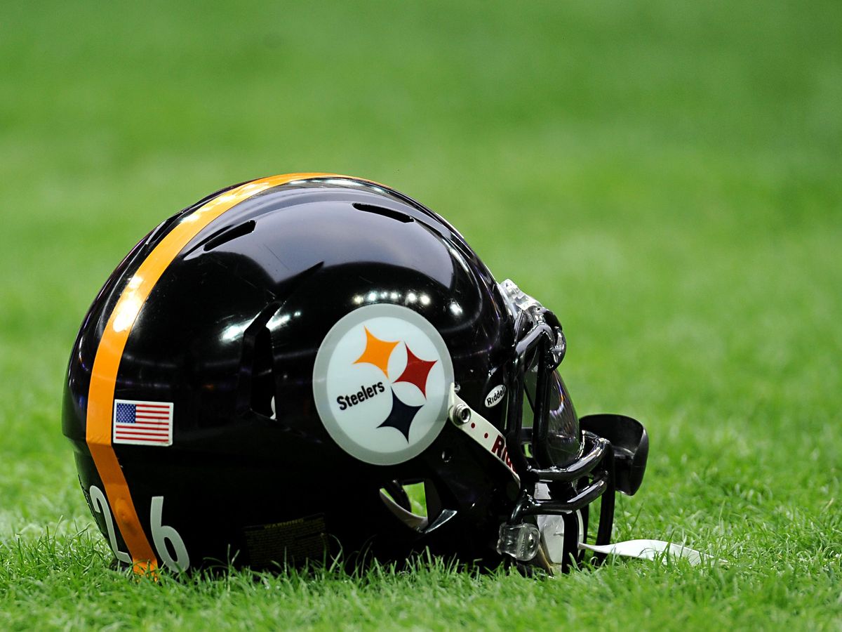 Pittsburgh Steelers wide receiver DK Metcalf appears to throw punch at ...