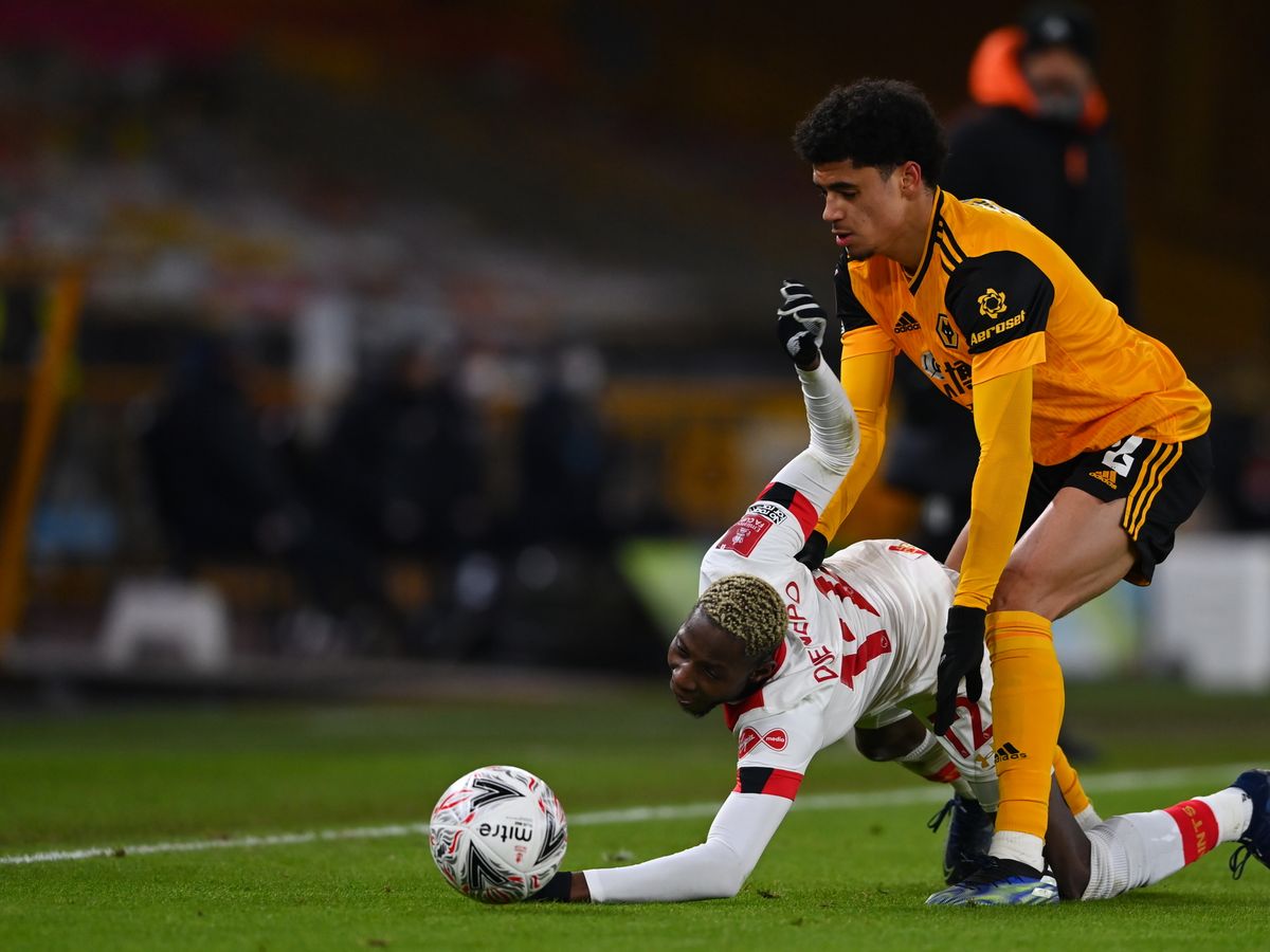 Wolves defender Ki-Jana Hoever completes PSV loan move | Express & Star