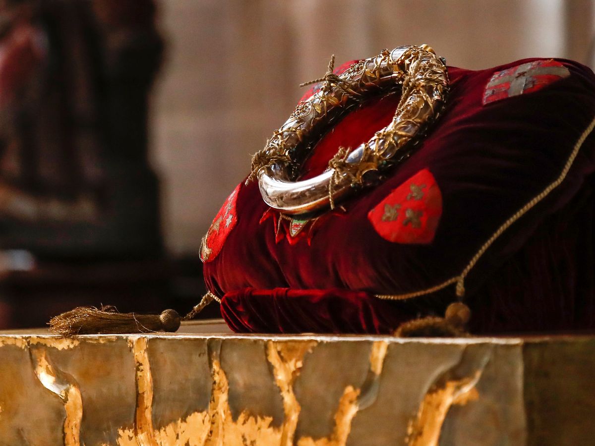 Holy relic the Crown of Thorns to return to Notre Dame Cathedral ...