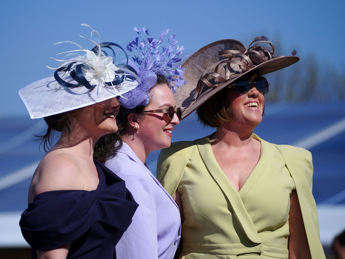 Crowds arrive for opening day of Aintree | Express & Star