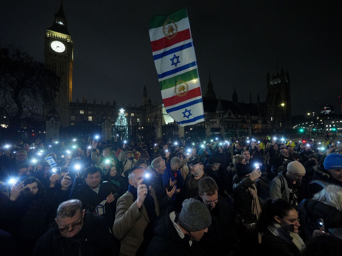 Funeral of British-born Bondi attack victim Rabbi Eli Schlanger takes ...