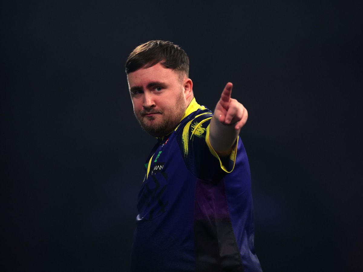 Luke Littler wins over Ally Pally crowd by cruising past Krzysztof ...