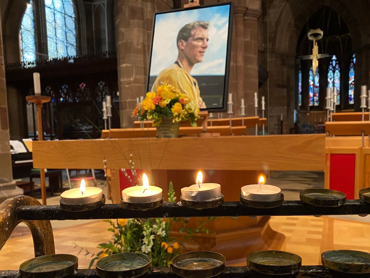 Tributes paid to Wolves legend Ron Flowers ahead of West Ham game ...