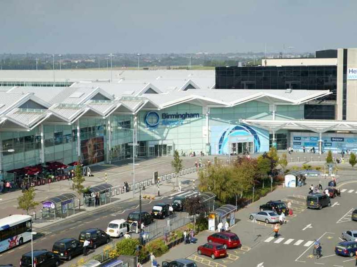 Holidaymakers beware! M42 near Birmingham Airport closed in both ...