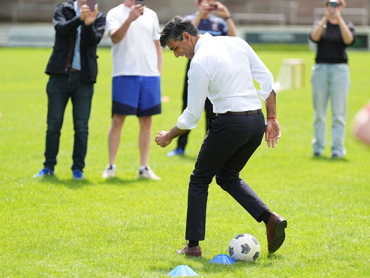 In Pictures: Sunak on the ball, Starmer takes tea and Lib Dems build ...
