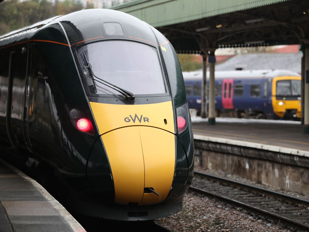 Signalling failure causes major disruption for commuters | Shropshire Star