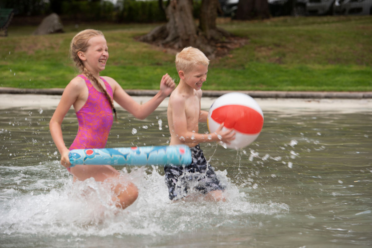 Families flock to Tettenhall Pool after it reopens | Express & Star