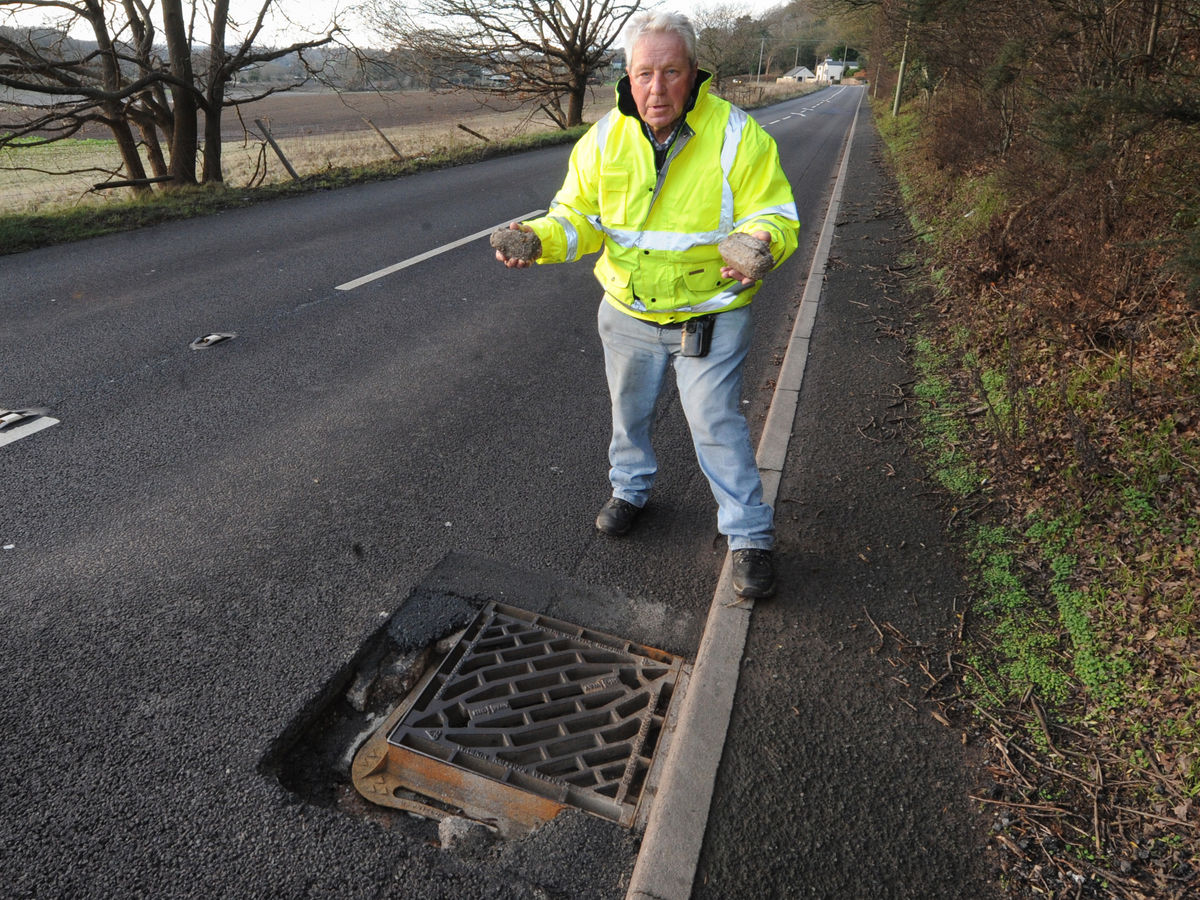 UK's longest-serving Santa warns of 'deadly' damaged roads in ...