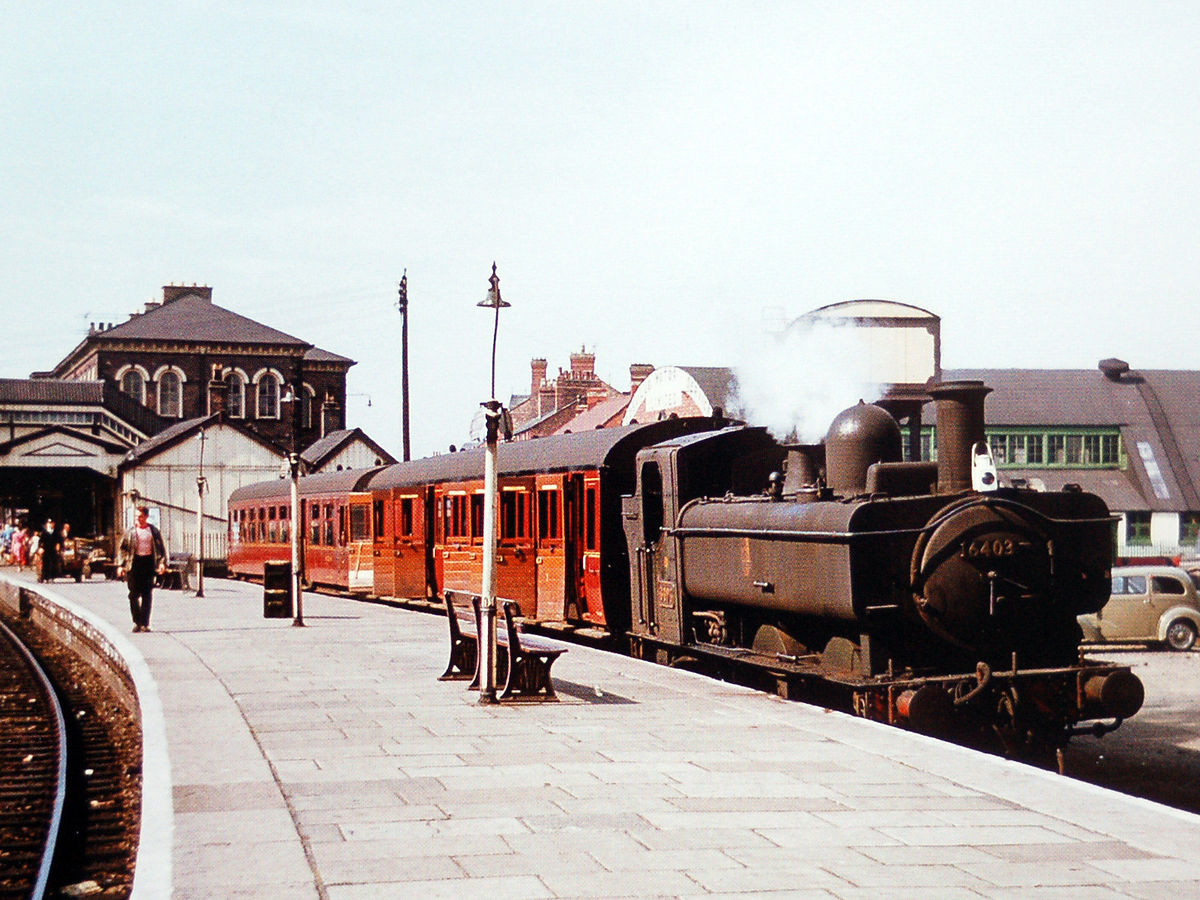 Archive photos of the Oswestry to Gobowen railway show much-missed line ...