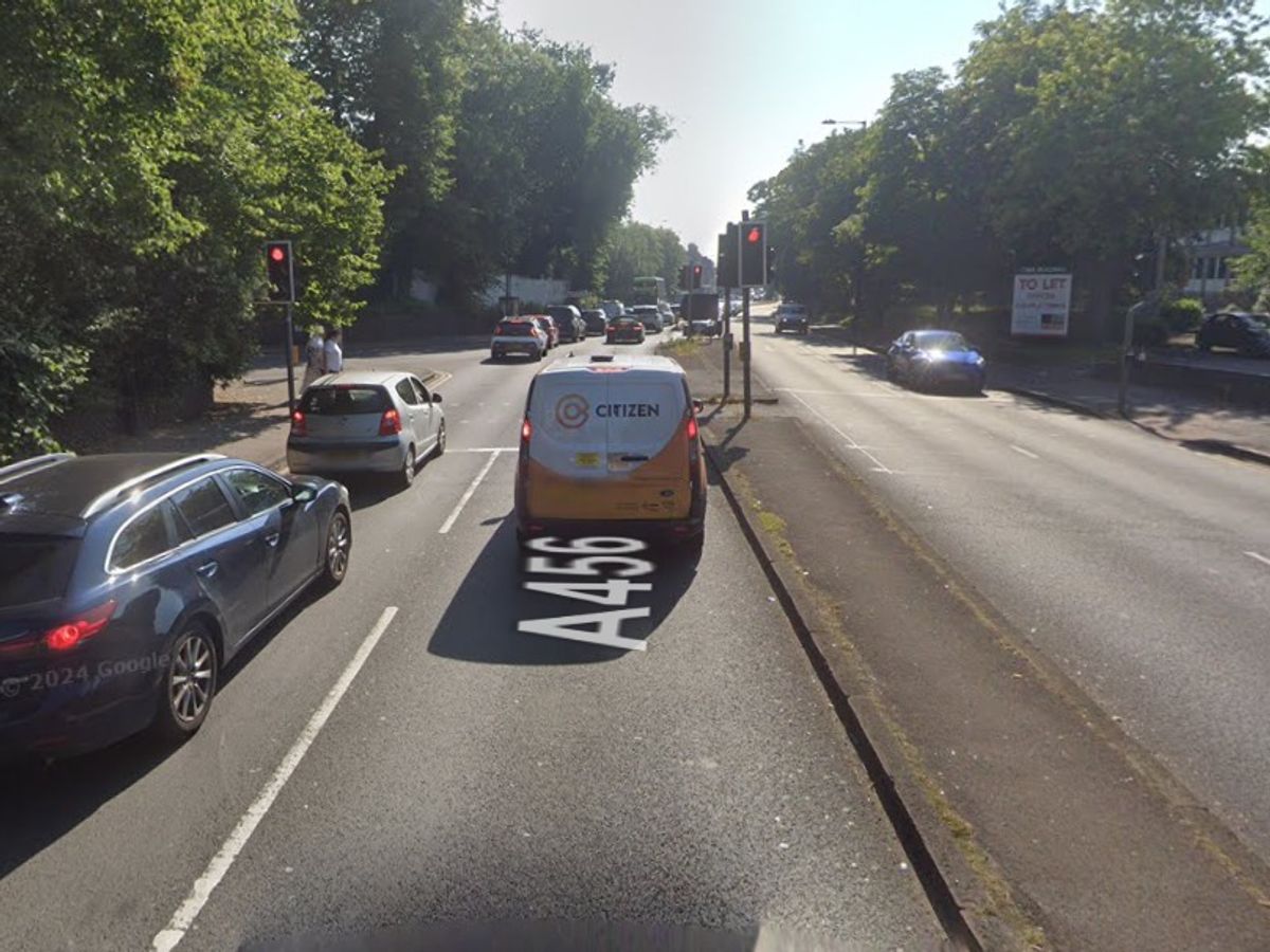 Drivers warned of 'heavy delays' as fallen tree blocks road | Express ...