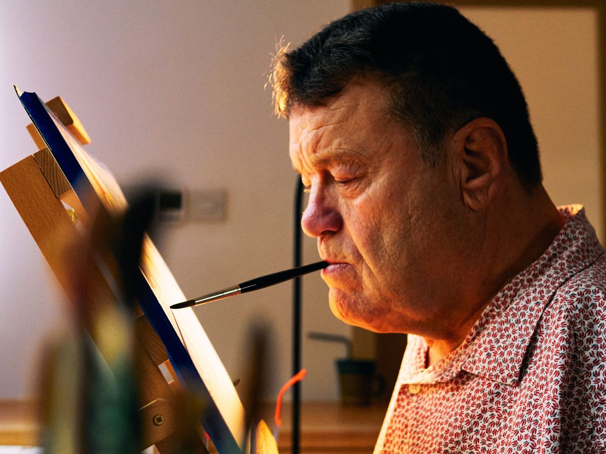 Blind photographer captures mouth and feet artists to challenge ...