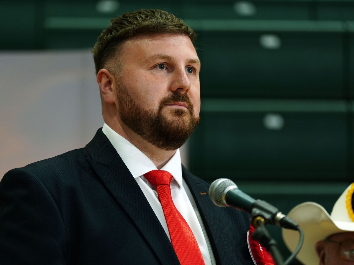 Labour MP mugged by phone-snatching gang on way back to London flat ...