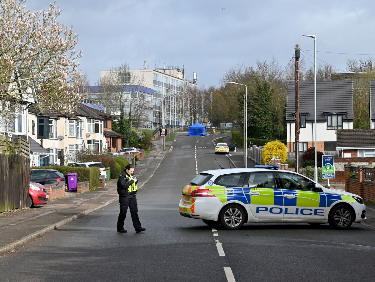 Wolverhampton shooting: Residents heard shots minutes before police ...
